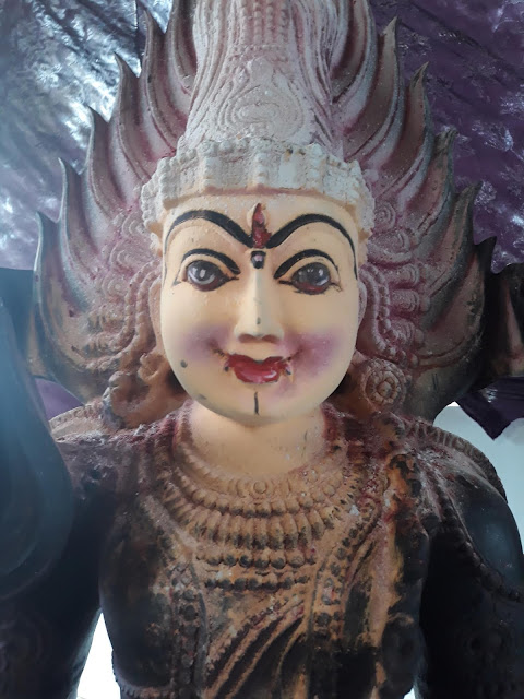 Mayiliragu: Karuppar Mantra