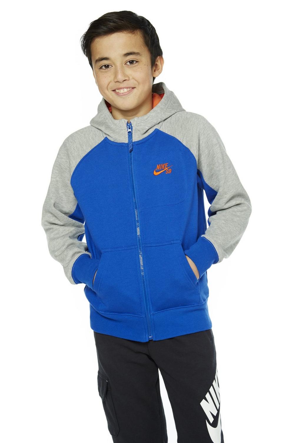 Boss Model Juniors: BOSS Juniors hanging out at Express Gifts