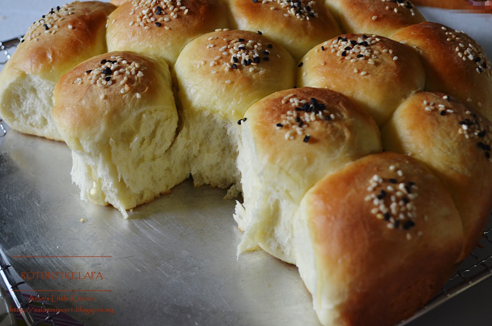 Roti Inti Kelapa - Amie's Little Kitchen