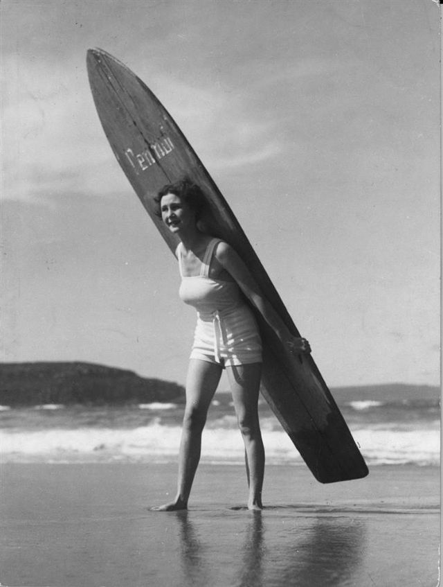 Fun in the Water: 20 Interesting Vintage Pictures of Surfers From the ...