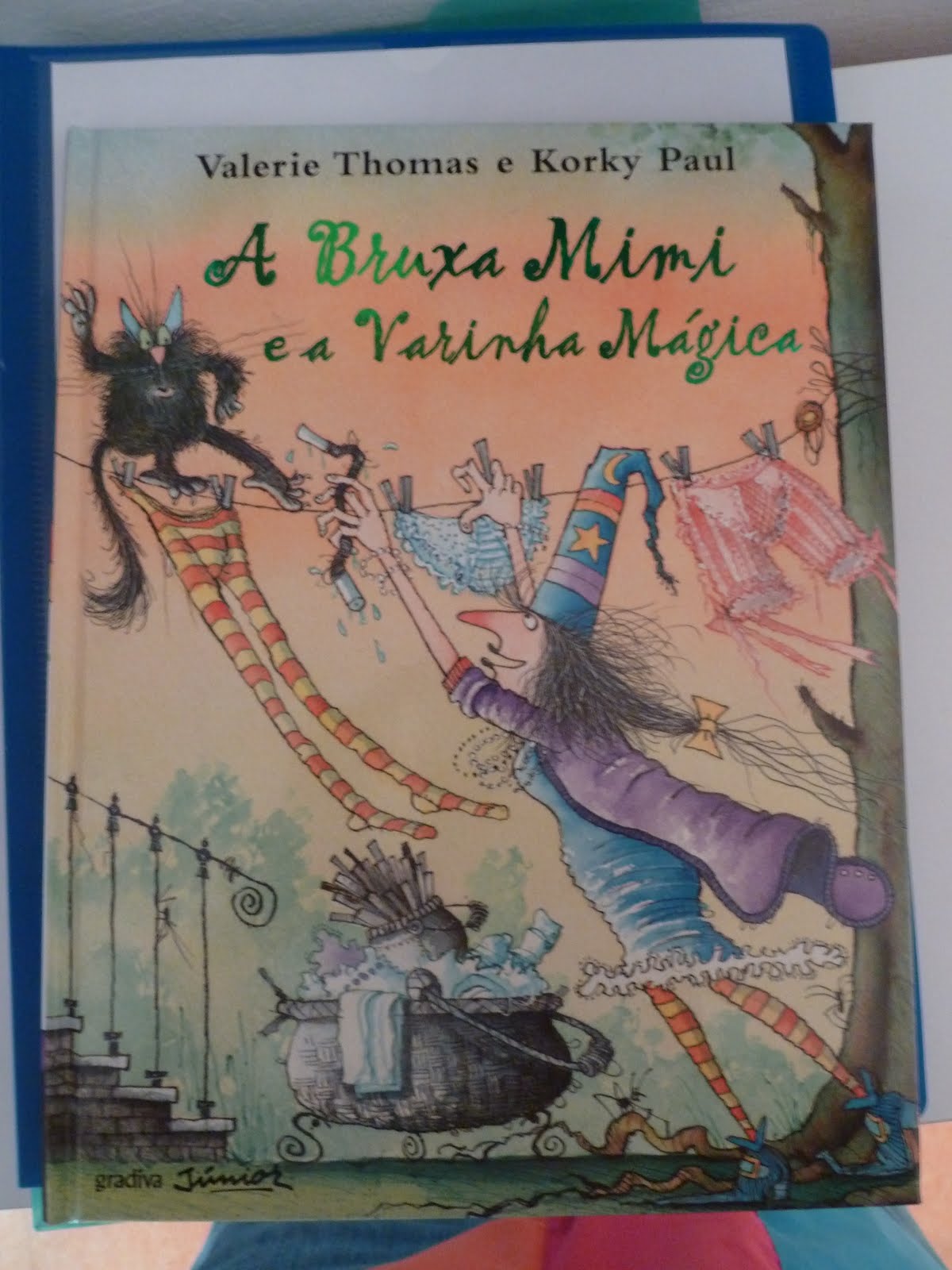 Sala dos Piratas: História : A Bruxa Mimi e a Varinha Mágica