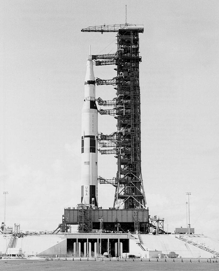 Apollo 16 Timeline: 1971/12/13: L'uscita dal VAB (Vehicle Assembly ...