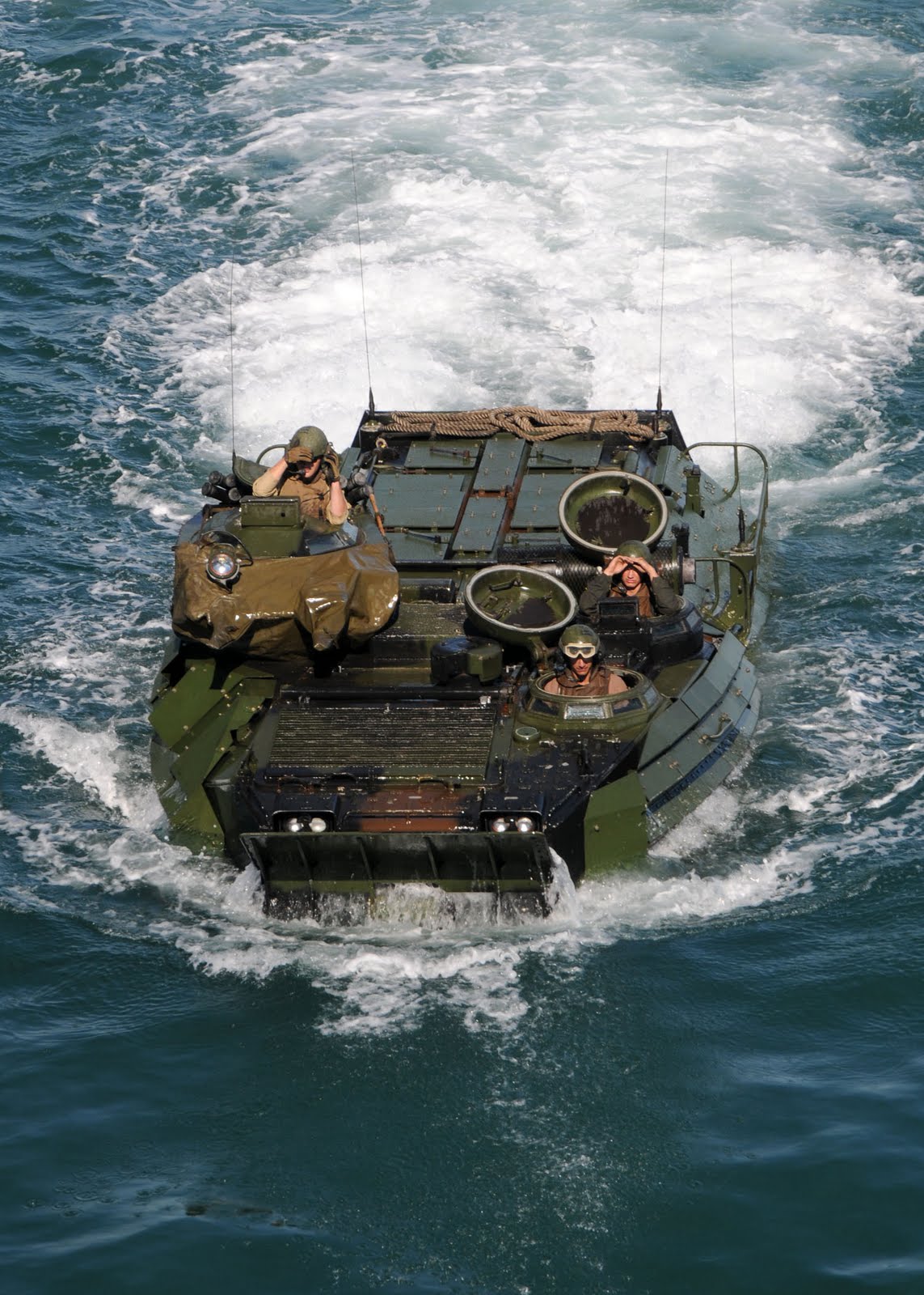 Defense News: Amphibious Assault Vehicle Defense News: Amphibious Assault Vehicle