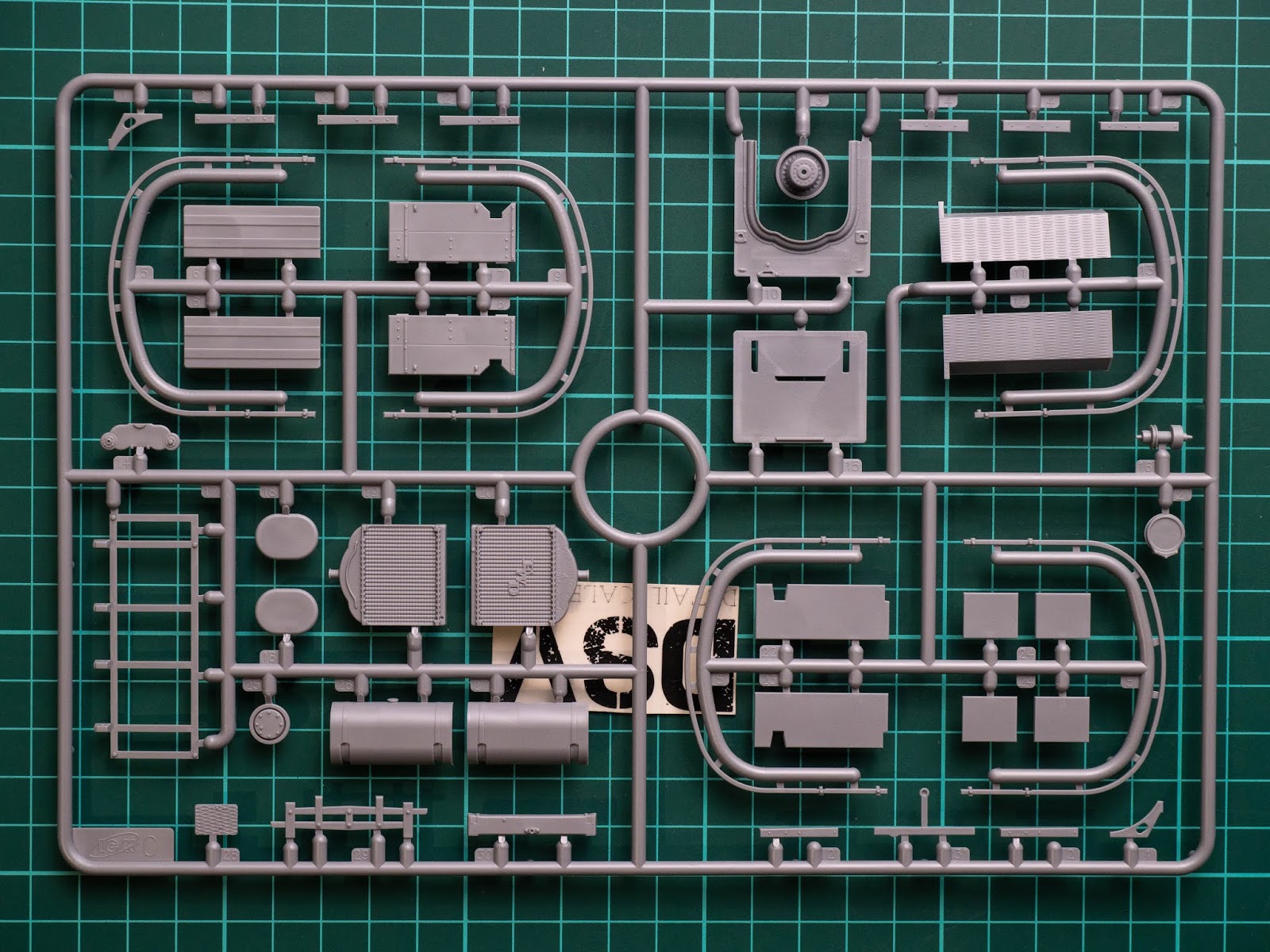 ICM 1/35 FWD Type B (35655) - DetailScaleView