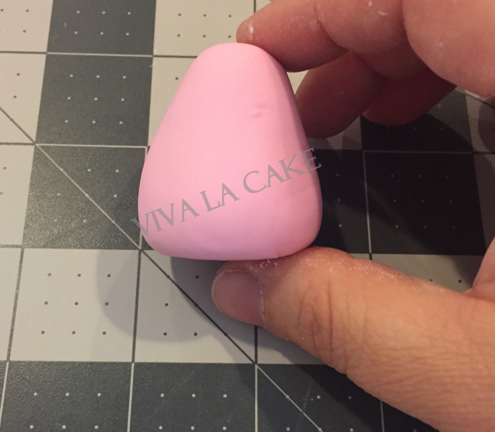 Viva La Cake I Blog: Tutorial: Cute Cupid Cake Topper