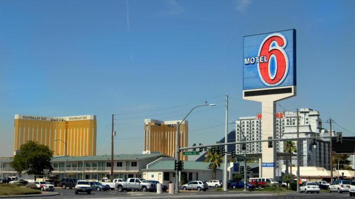 Commercials of YesterYear: Motel 6 "We'll Leave the Light on For You"