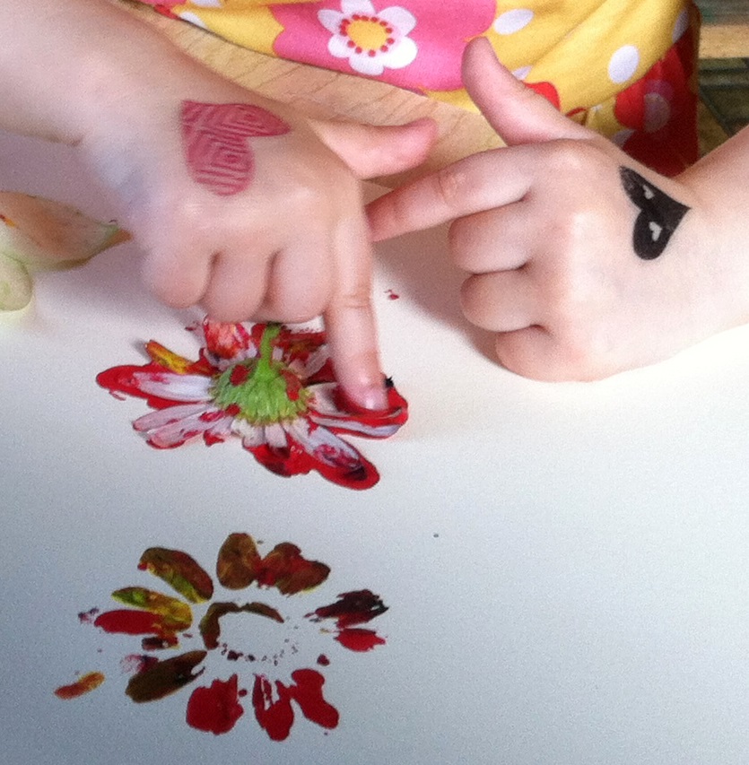 art and soul preschool: Flower Printing