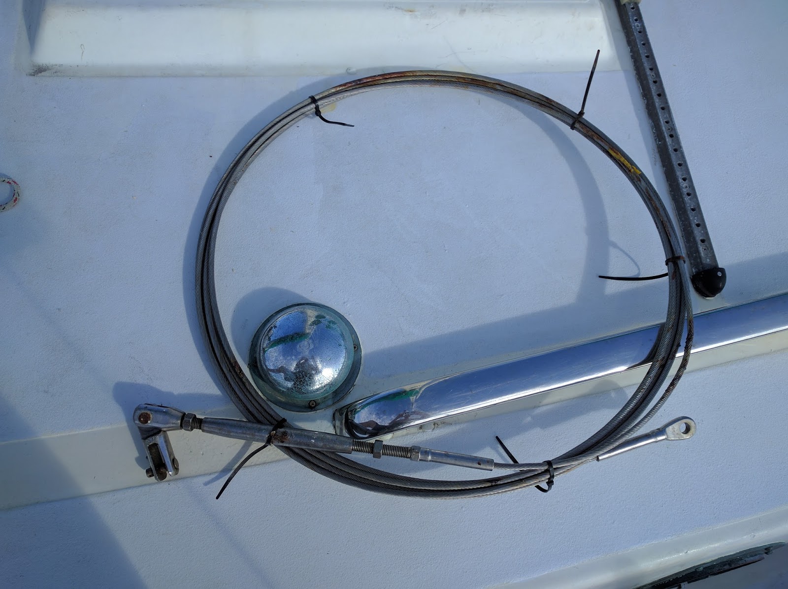 Onapua........the sailing vessel: Broken boomkin whisker stay