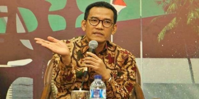Refly Harun: Semoga Tidak Ada Penggulingan Presiden Di Saat Pandemik ...