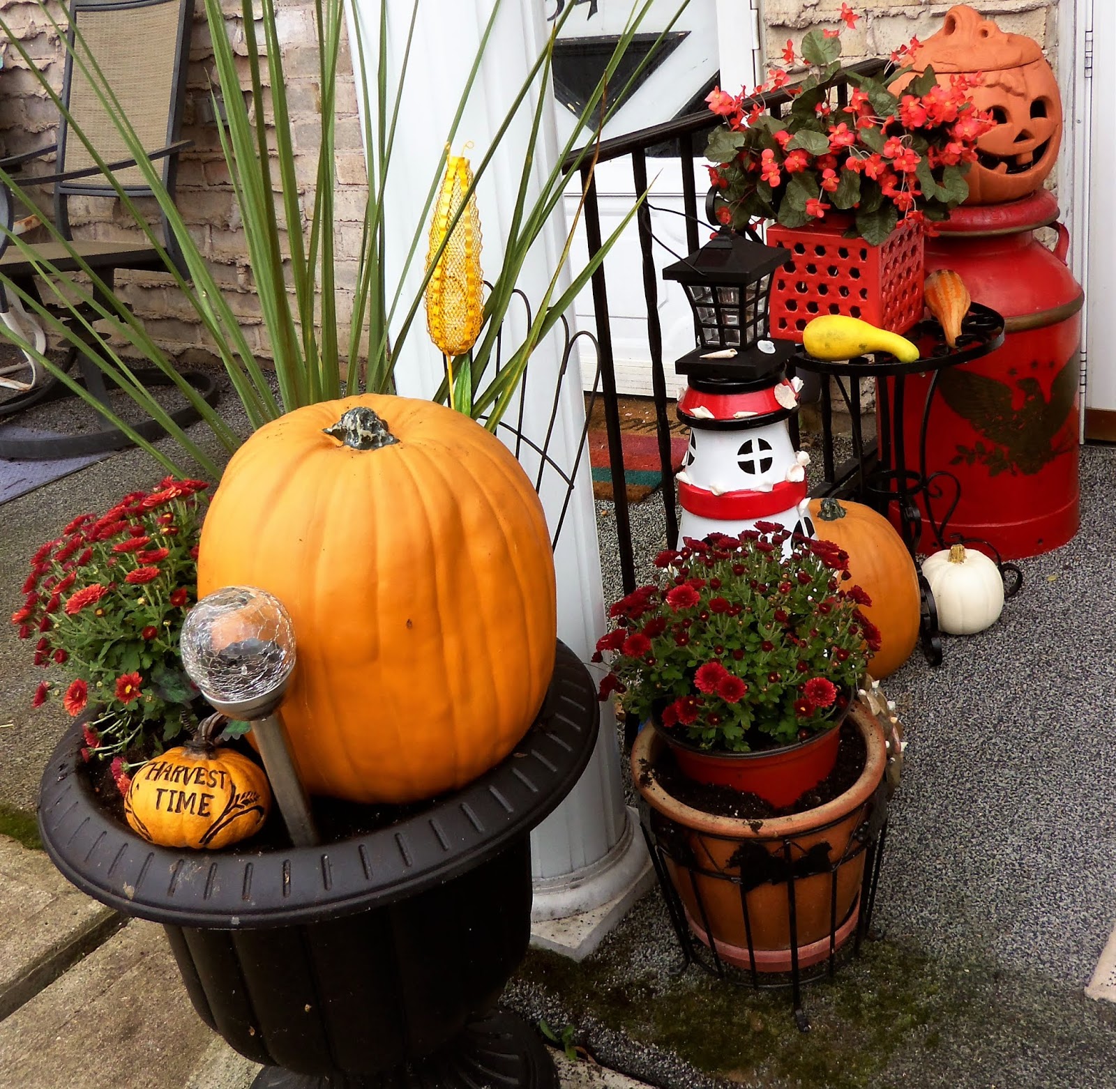 DEBBIE-DABBLE BLOG: Late Fall Front Porch and Yard Update. 2019
