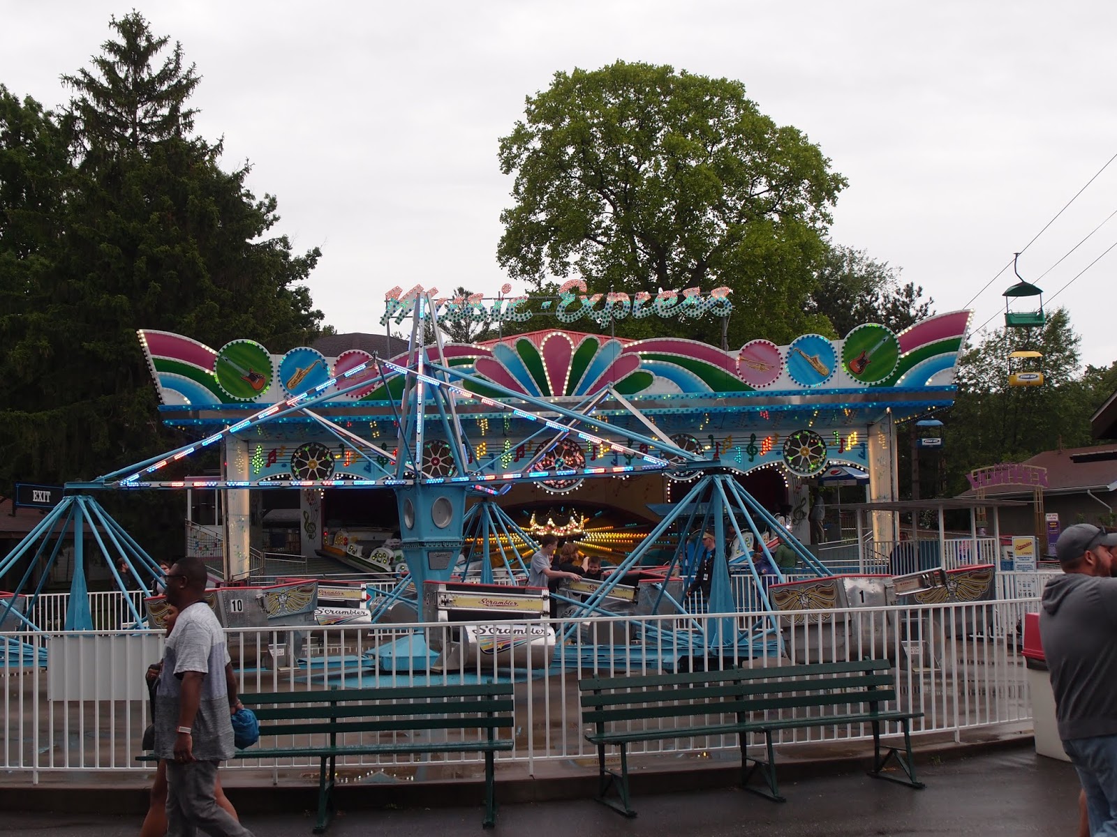 Bayern Kurve Blog: Flat Ride Feature: Scrambler