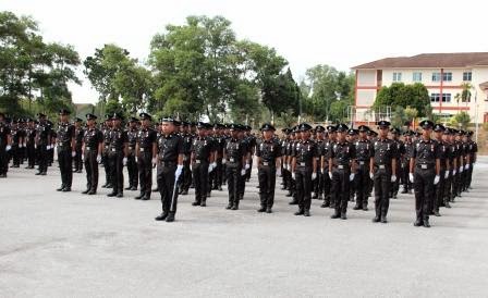 Pemakaian Pingat Perkhidmatan Am Peserta KSAPP Siri 2/2013