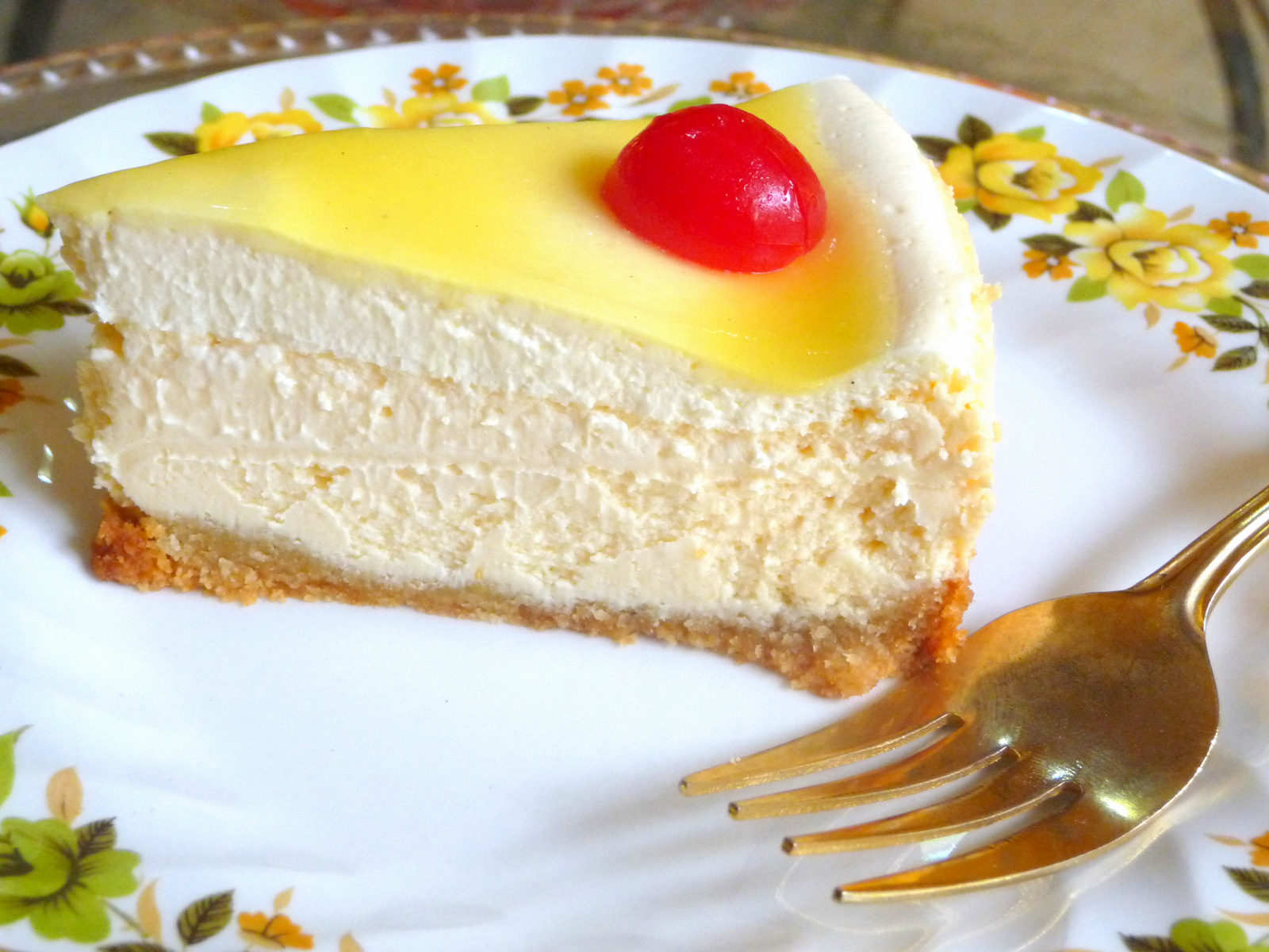 DELUXE LEMON CHEESECAKE