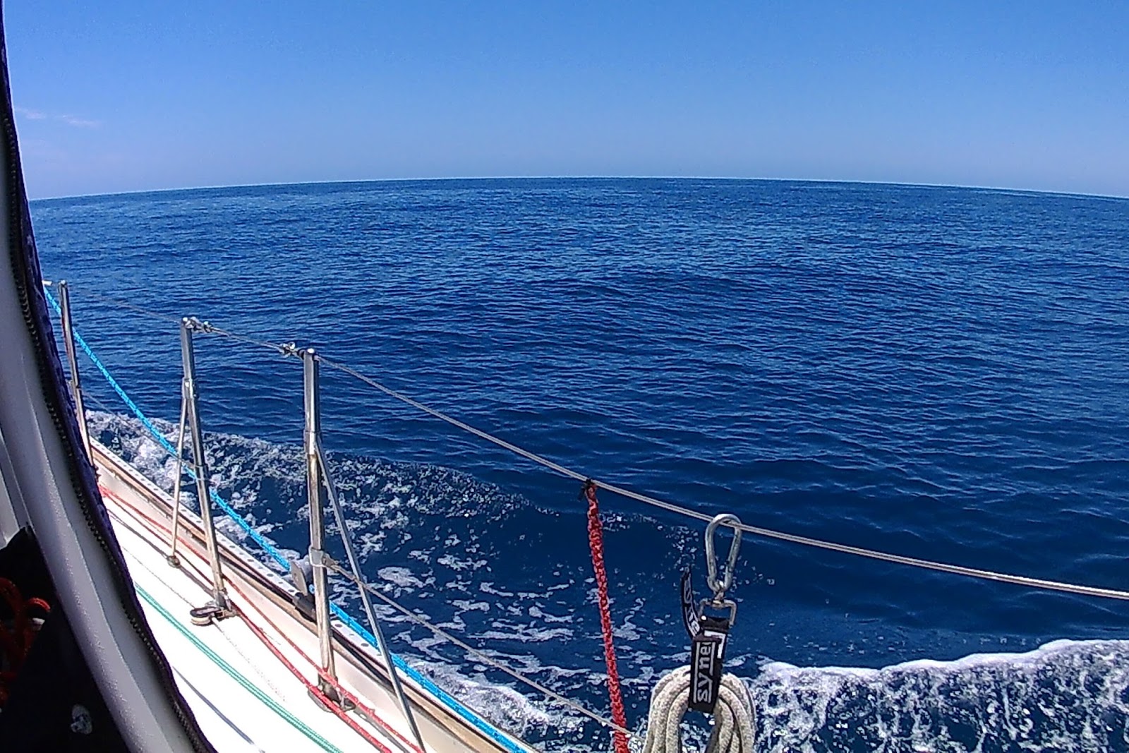 Dreamtime Sail: Off to Masthead Island for some reef hopping South.