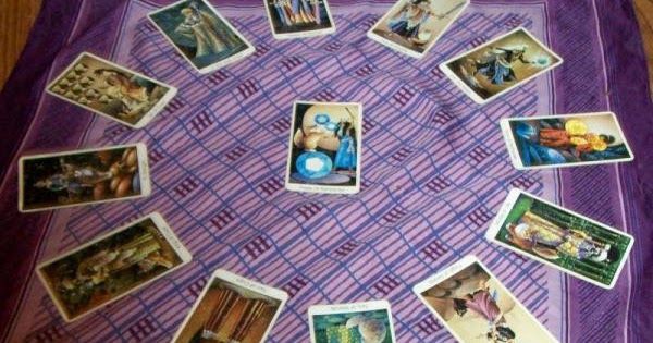 Bói Bài Tarot: 9 CÁCH CHỌN MỘT BỘ BÀI TAROT PHÙ HỢP