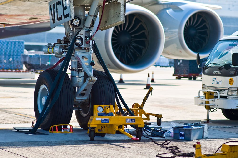 worldwide: fun fact: tire change on a 747: