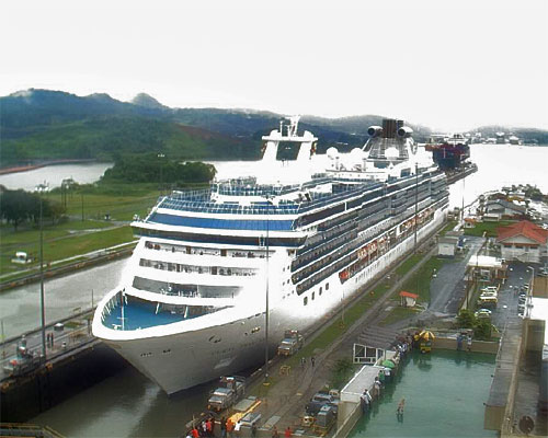 Ships in the Panama Canal: The Coral Princess Cruise Ship in the Panama ...
