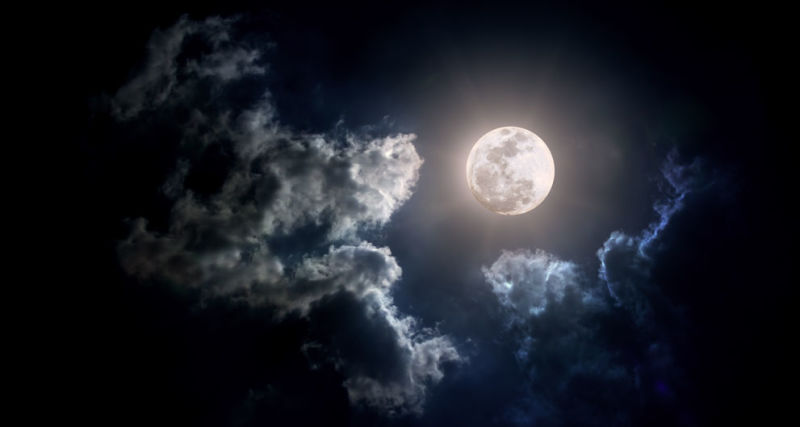 ISIS SIN VELO: LA LUNA; DEUS LUNUS, PHCEBE