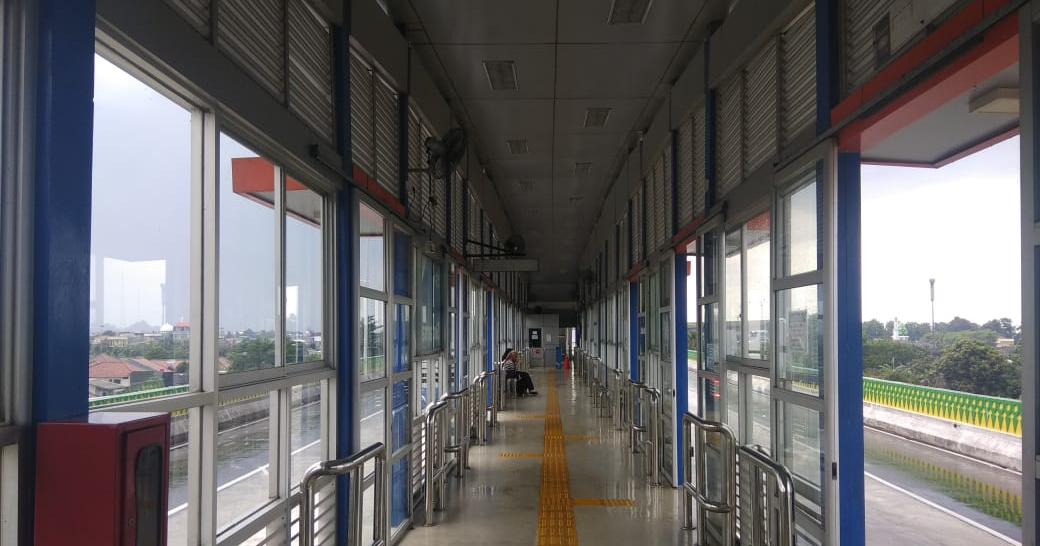 Model Halte Transjakarta Koridor 13 Tidak Cocok di Musim Hujan