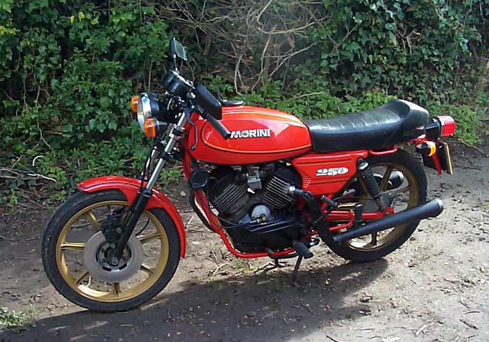 AGRUPACIÓN MOTERA ESPAÑA: Historia de una Moto Morini 250 2c de 1983
