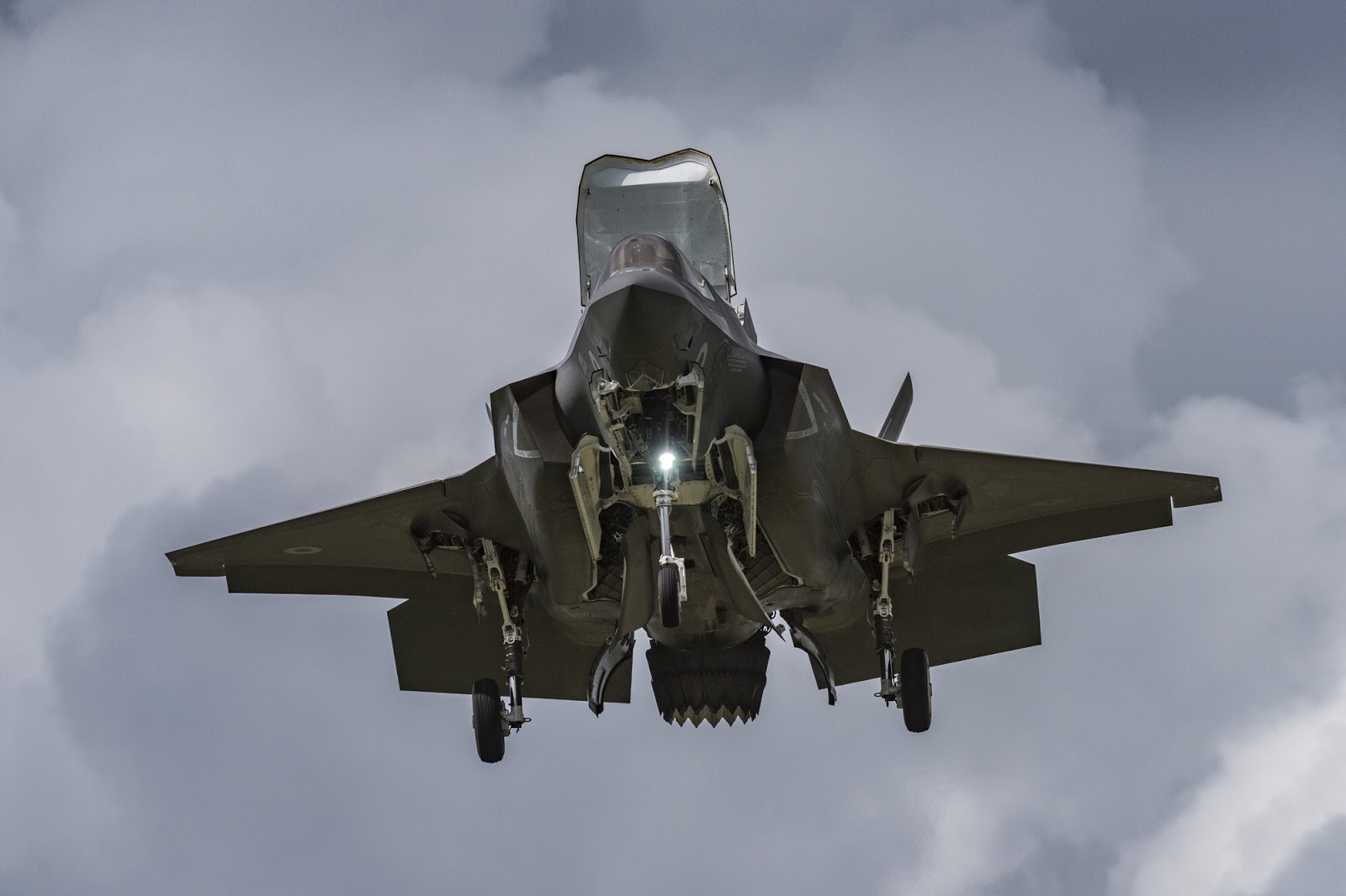 AAG_th บันทึกประจำวัน: เครื่องบินขับไล่ F-35B อังกฤษจะปรับปรุงระบบตรวจ ...