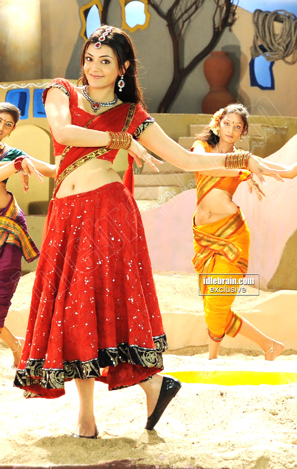 wooooot: kajal agarwal hip folds