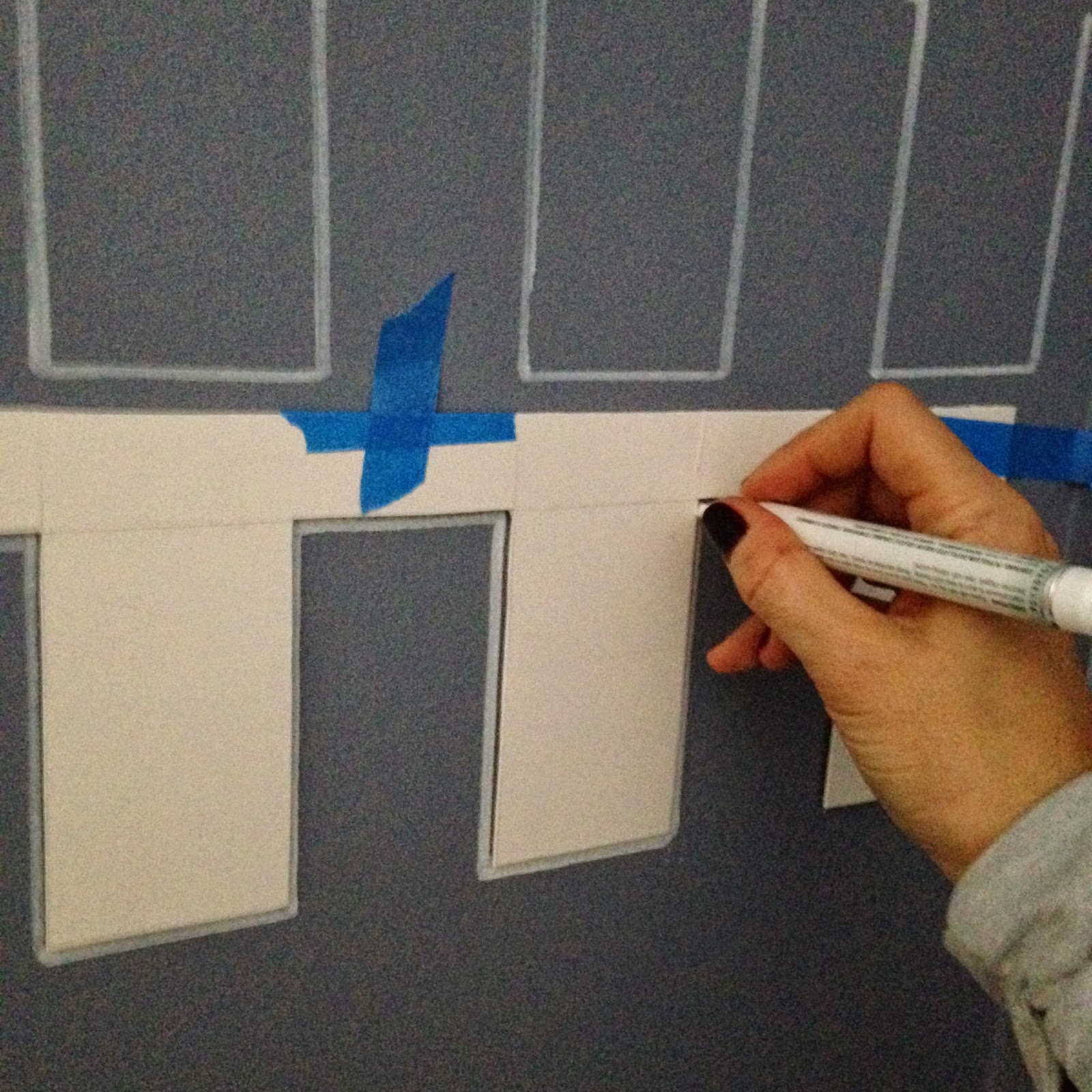 GORGEOUS SHINY THINGS: Super Easy Snow Storm Project- DIY Wall Texture