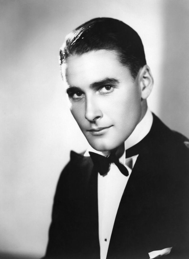 40 Handsome Portrait Photos of Errol Flynn in the 1930s and ’40s ...