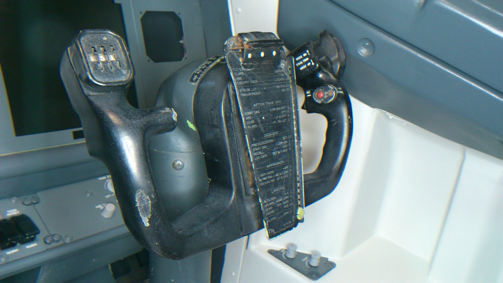 Boeing 737-800NG Fullsize Homecockpit: 737 Yoke Part 2 Boeing 737-800NG Fullsize Homecockpit: 737 Yoke Part 2