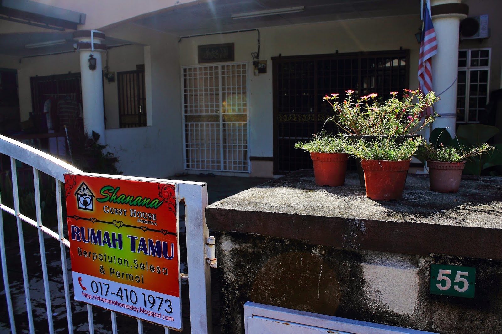 SHANANA HOMESTAY IPOH: SHANANA GUESTHOUSE NEW SIGN BOARD AND CONTACT NUMBER