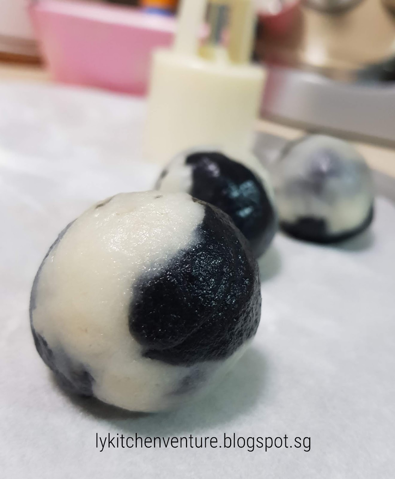 LY's Kitchen Ventures: Moo Moo Chocolate Snowskin Mooncake