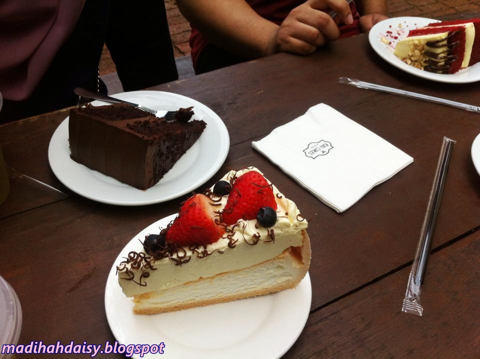 Kula Cakes di Kuantan - Violet