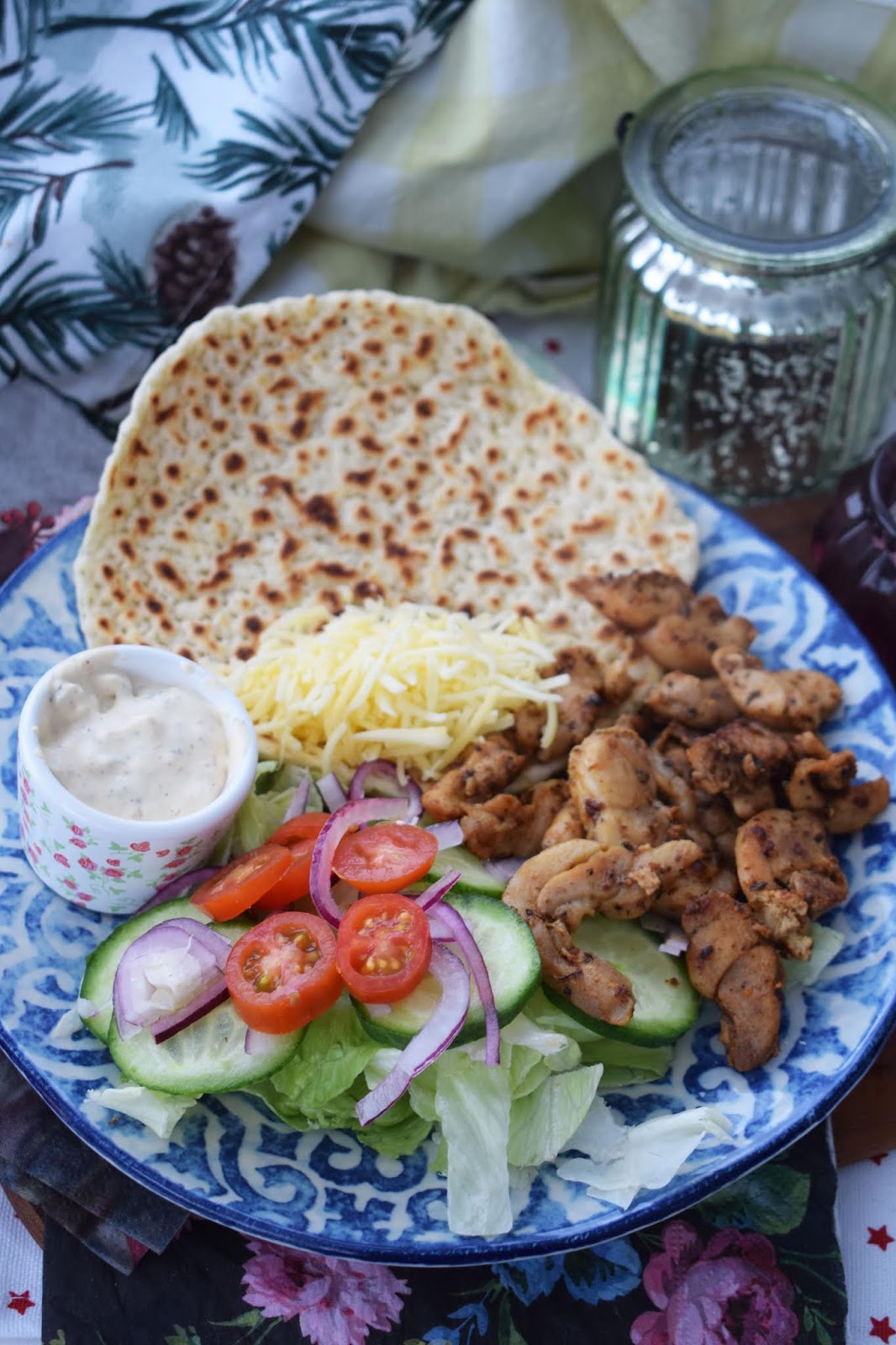 Smaskelismaskens: Kycklingkebab i stekpannebröd med Fantasås