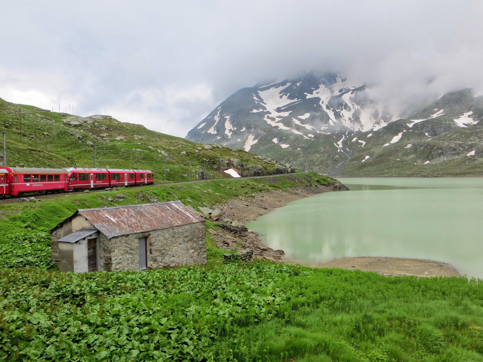 Travel_Photography: Scenic Train Rides of the Swiss Alps