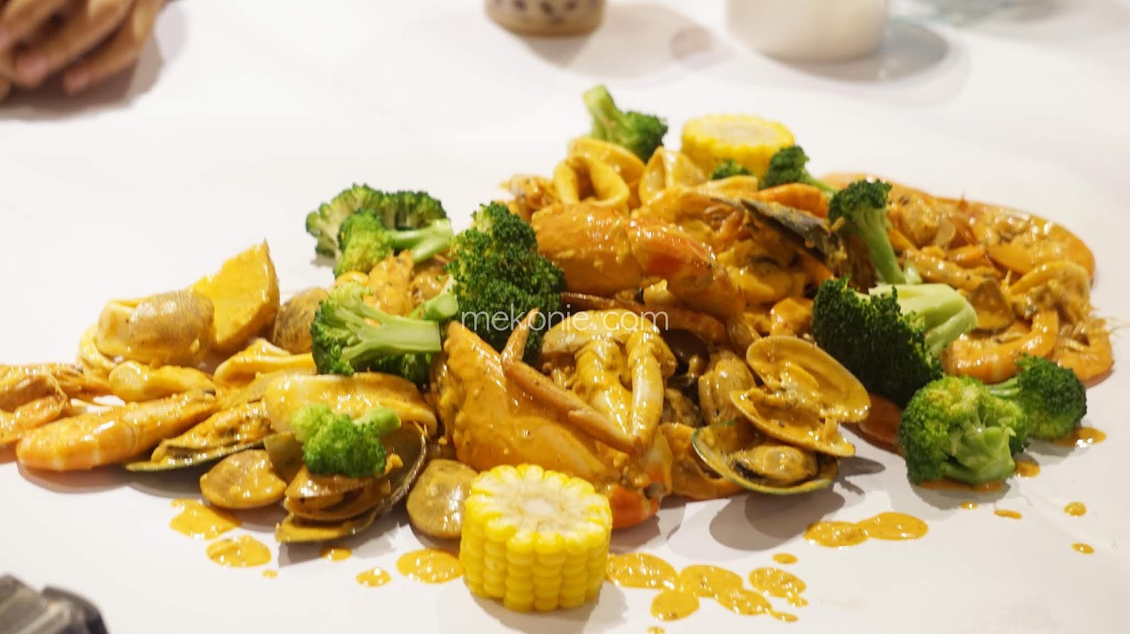 JOM MAKAN SHELL OUT DI OMBAK KITCHEN BUKIT JELUTONG - Mek Onie