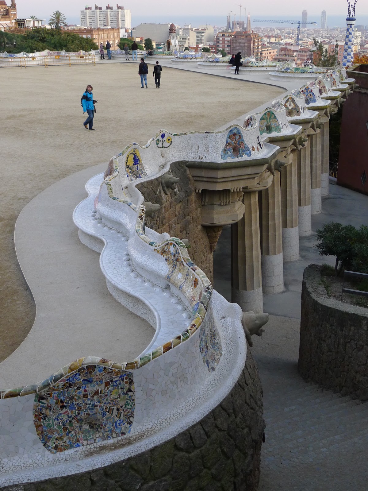 Jeffrey Bale's World of Gardens: Parc Guell and its amazing tile mosaics
