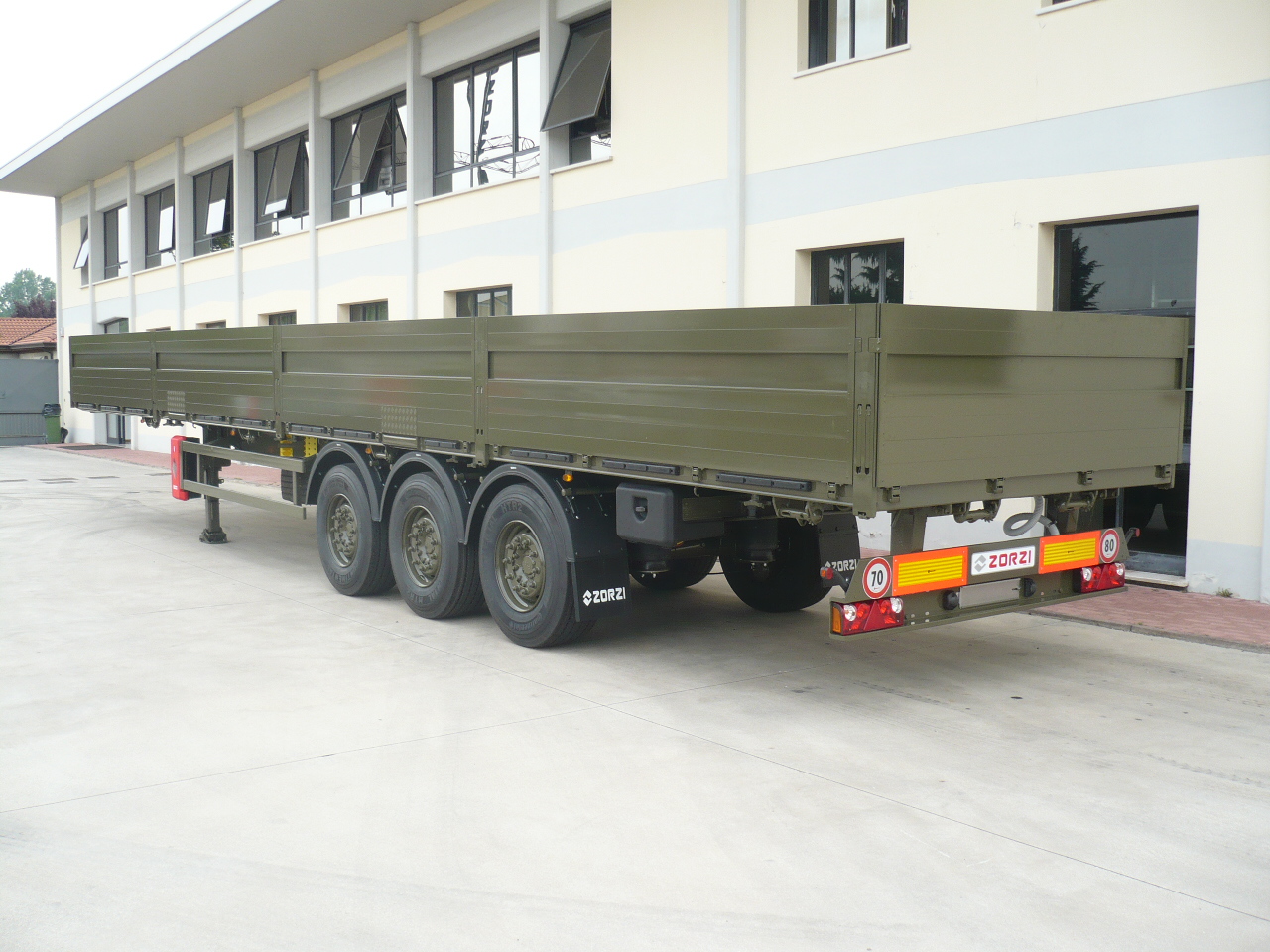Zorzi 2.0 Srl: Semirimorchio tre assi a cassone per l'Esercito Italiano