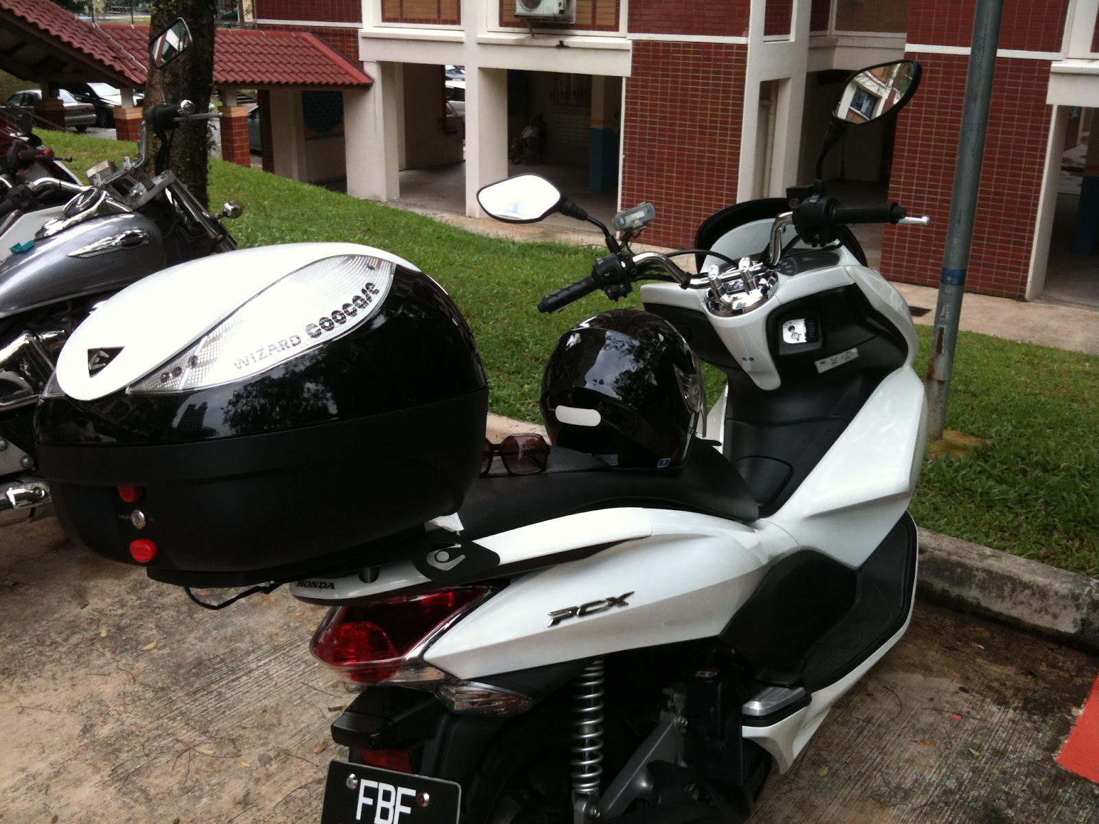 SG Female Rider: PCX with White Coocase V36 Box