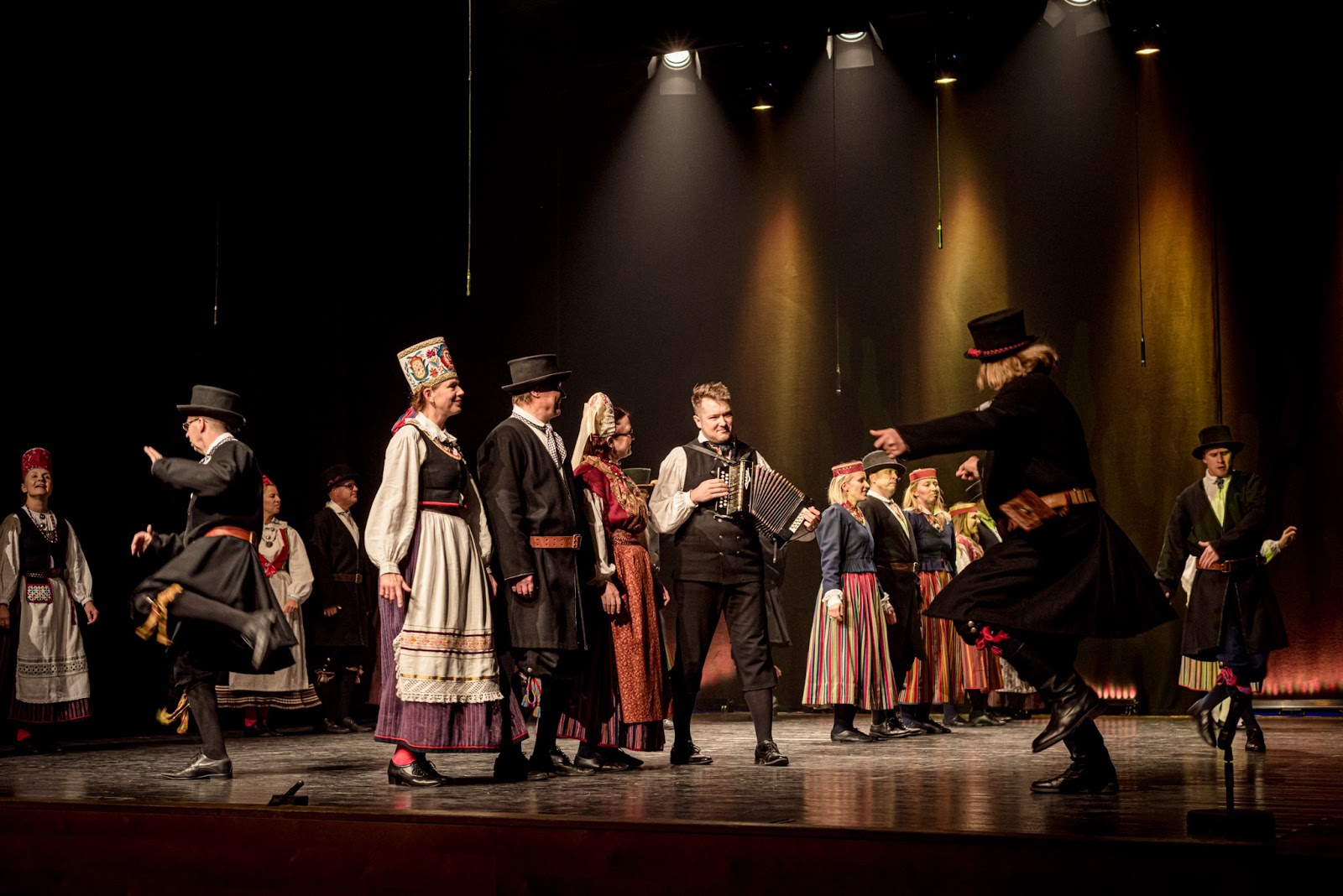 Segarahvatantsurühm Reilender: 3. TALVINE TANTSUPIDU