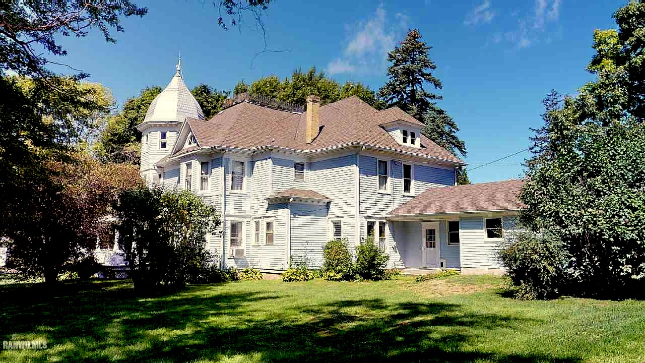 Sweet House Dreams: 1898 Queen Anne Victorian in Chadwick, Illinois