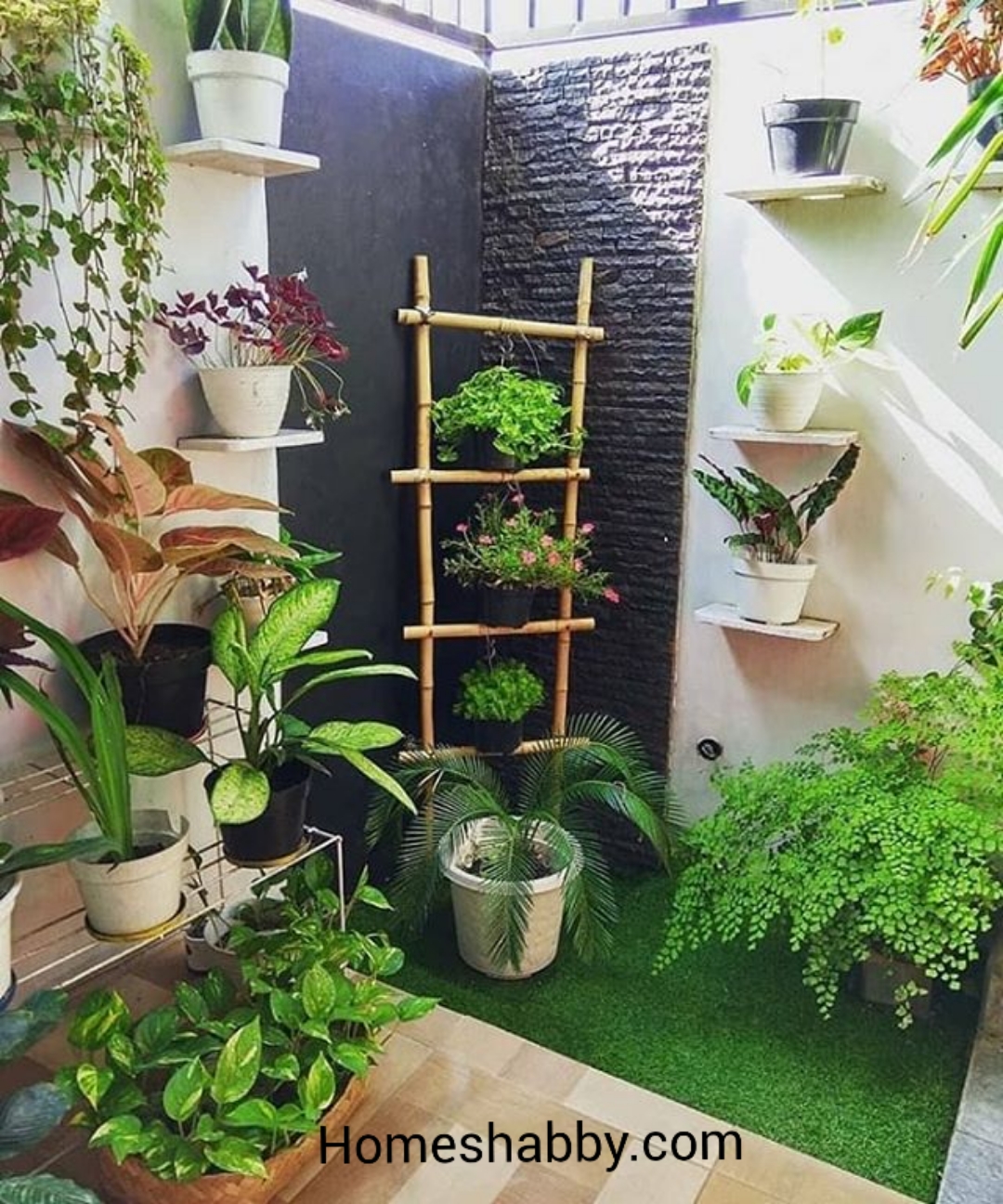 6 Cara Menata Taman Rumah Minimalis dengan Rak Unik, Sempit Tapi Asri ...