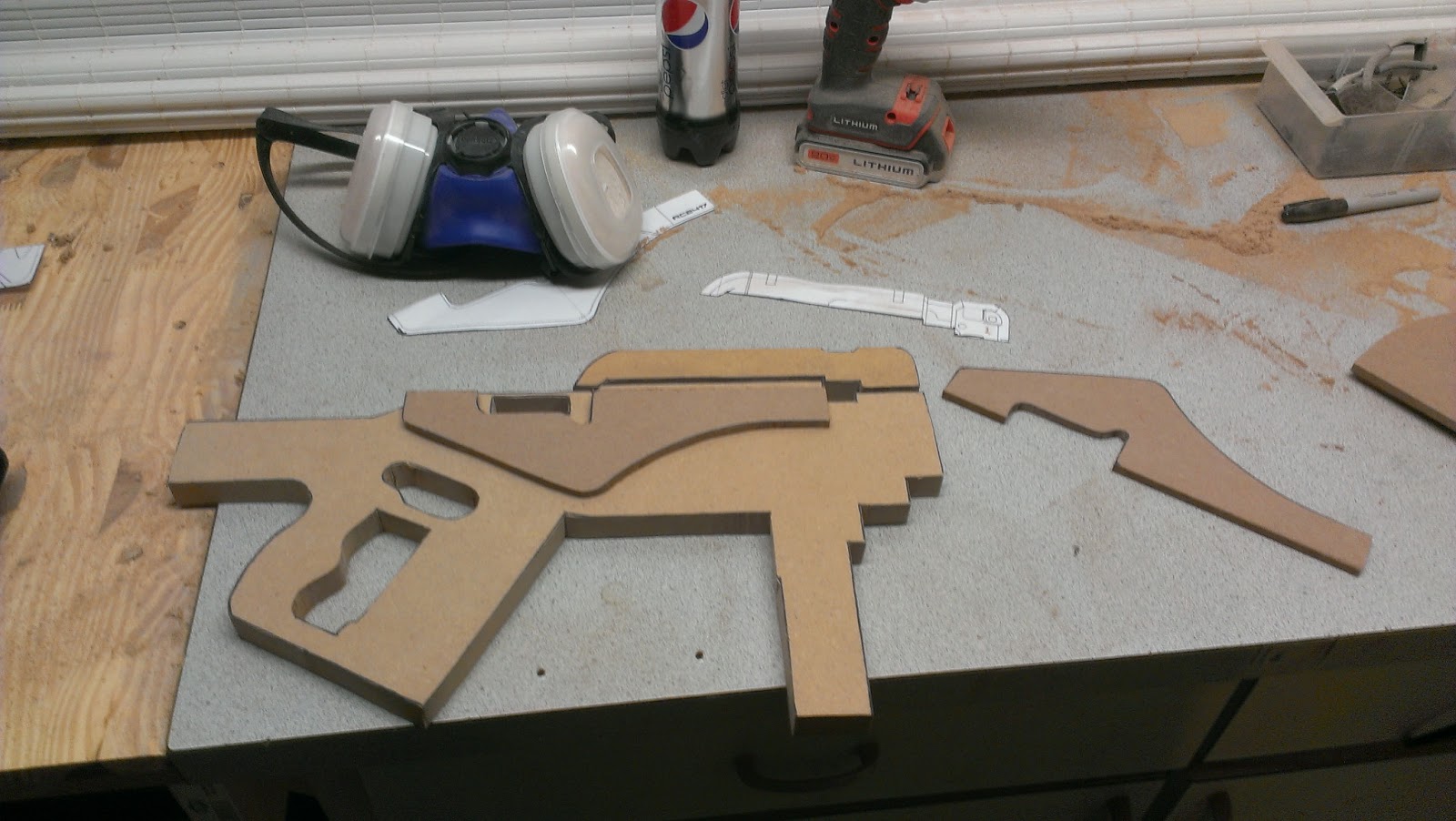 Weaselhammer Props: Mass Effect M-12 Locust SMG
