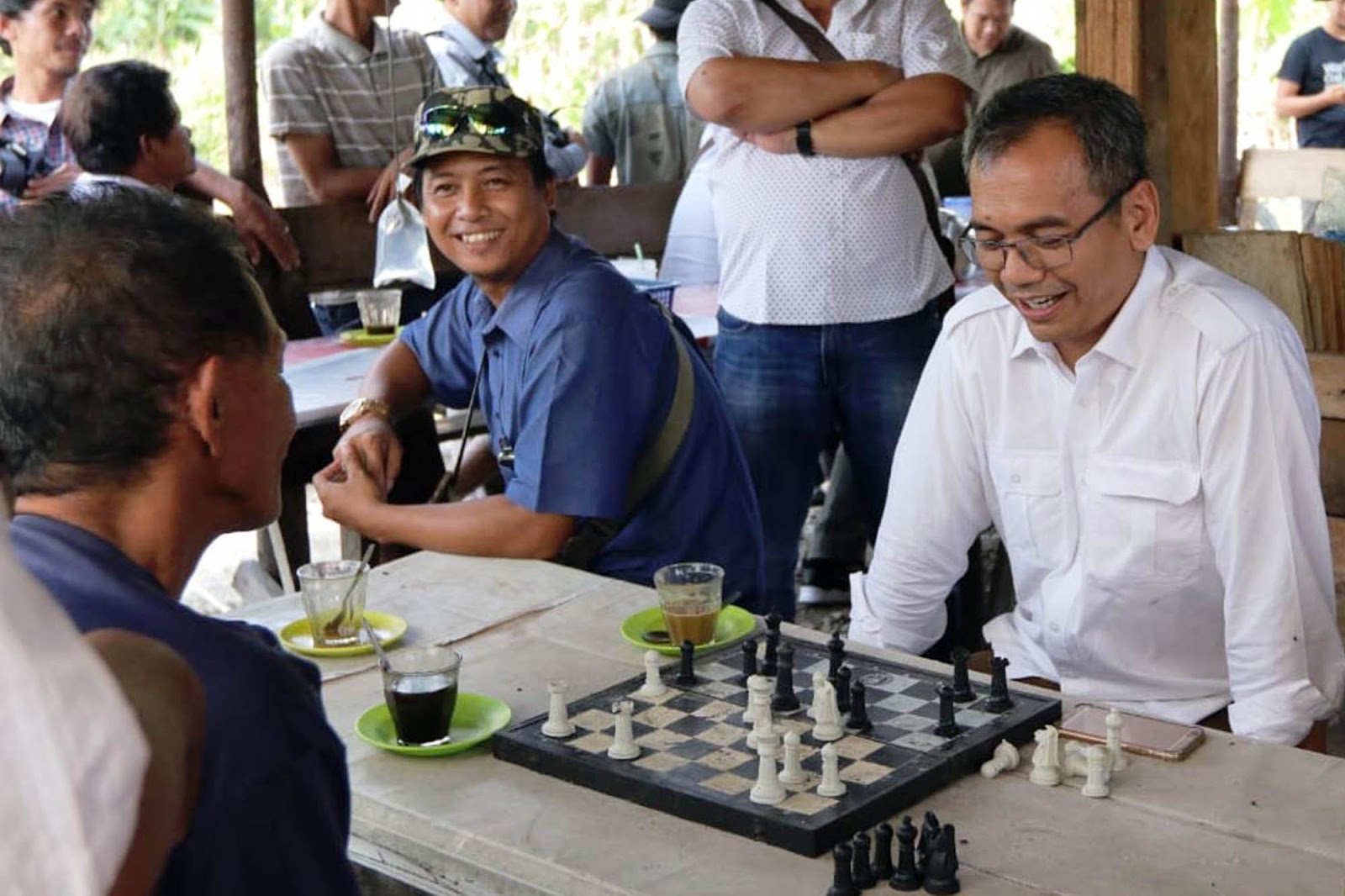 Ketika Sihar Tawarkan Remis dalam Catur kepada Warga | Metro Online