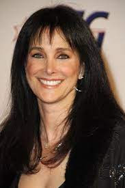 Hoy cumple 66 años la guapísima Connie Sellecca | Long Play 80
