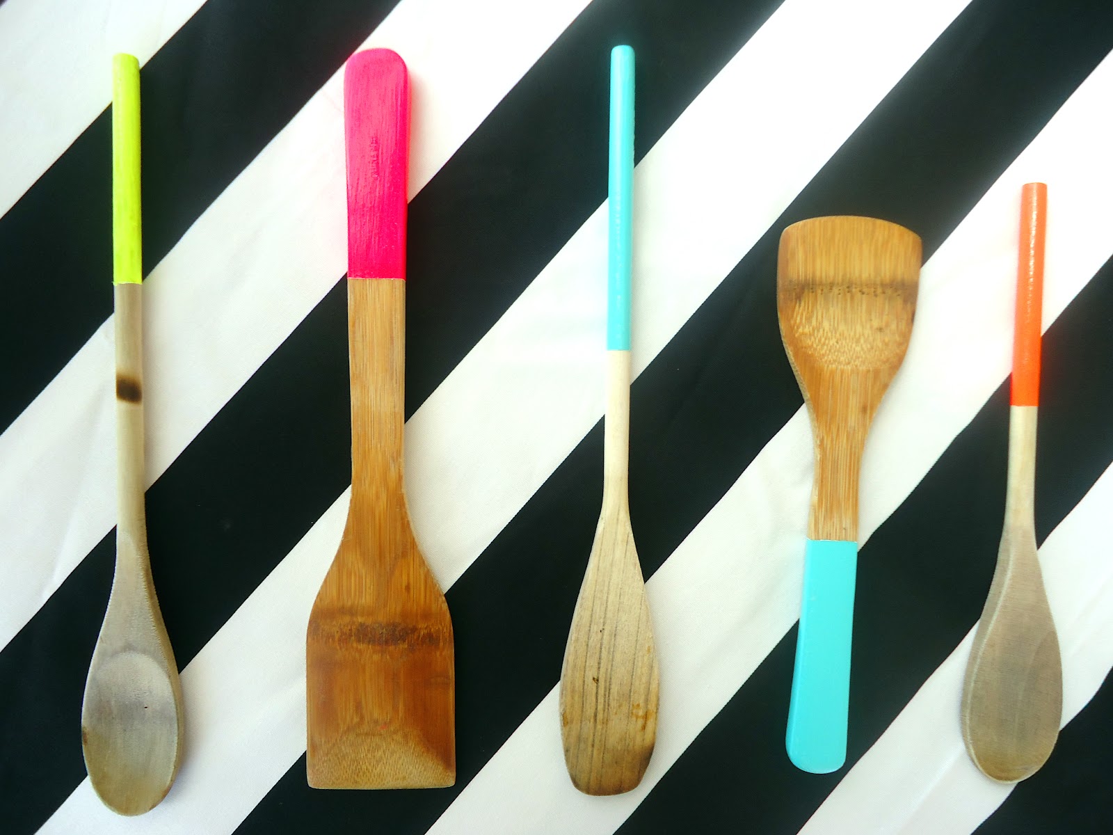 Hey Fish Studio : Neon Painted Wooden Spoons!