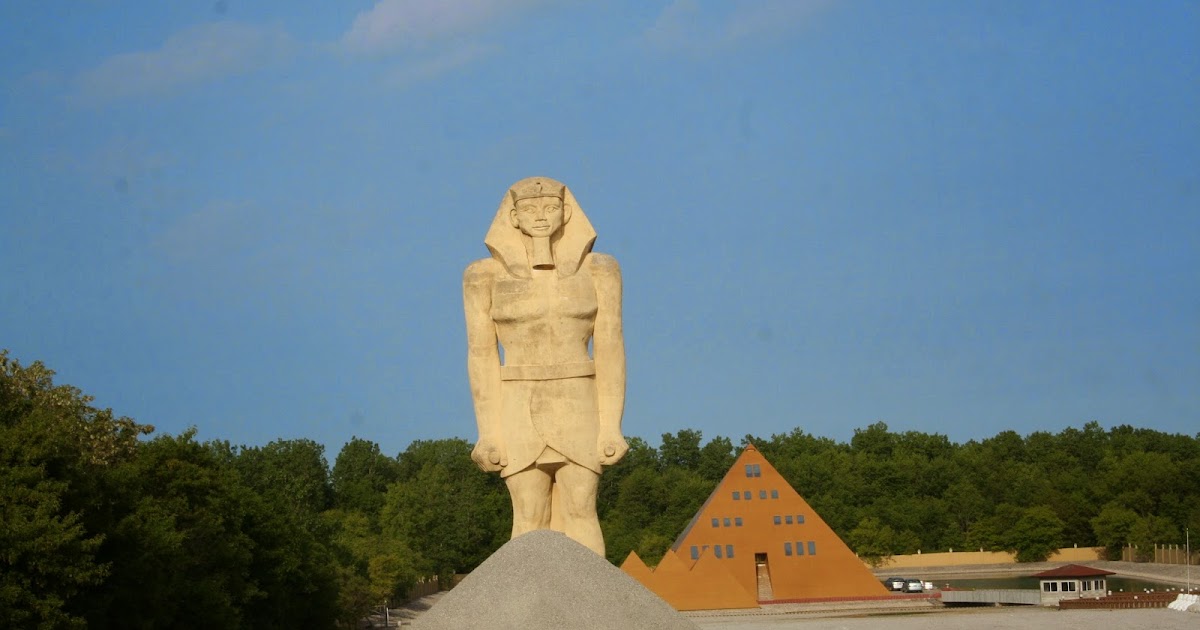 The Carpetbagger: Mysterious Pyramid of Illinois