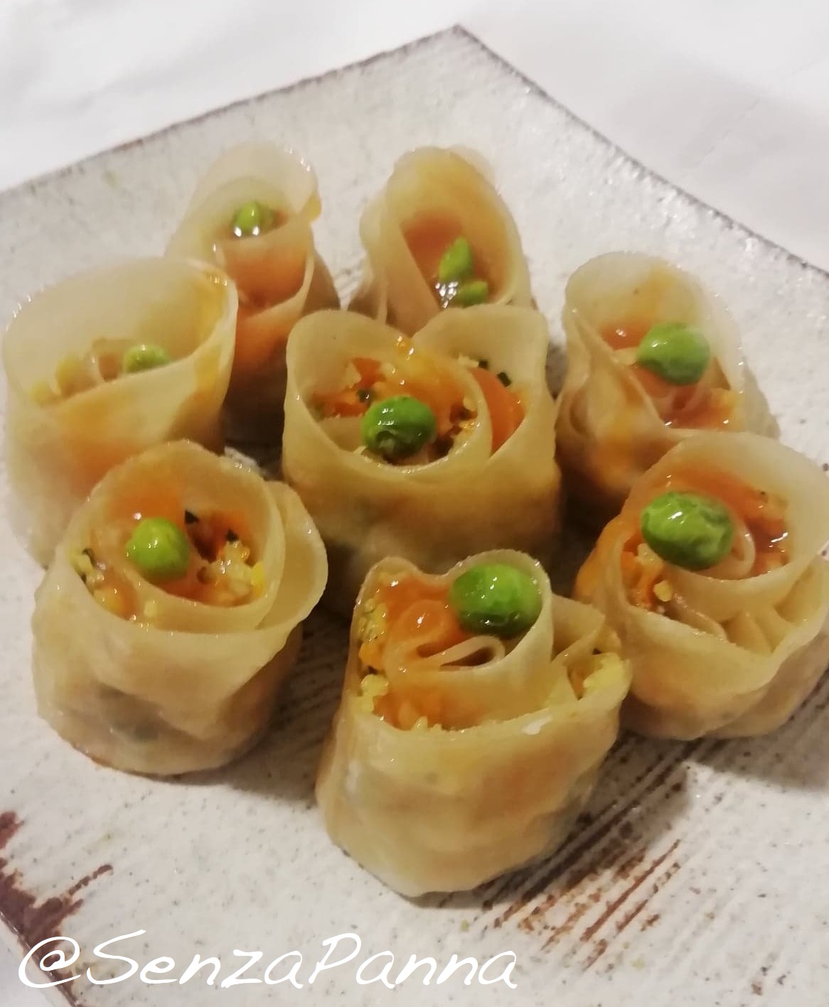 SenzaPanna: Rose Gyoza vegetariani. La ricetta del lunedì.
