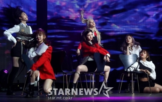 Girl group Everglow holds their debut showcase