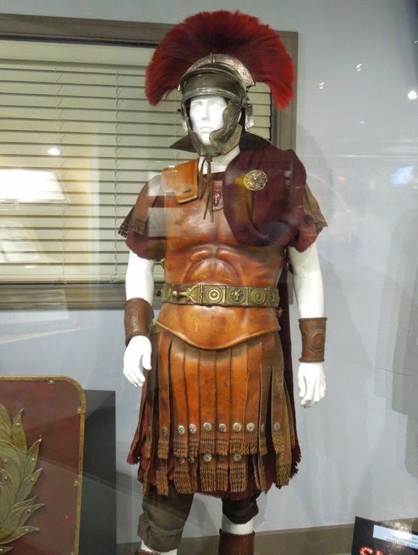 Channing Tatum's Roman centurion costume and shield from The Eagle on ...