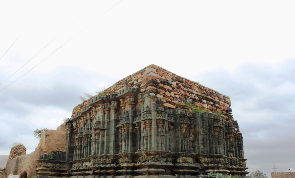 Hindu Temples of India: Neelakantha Temple, Lakkundi, Karnataka